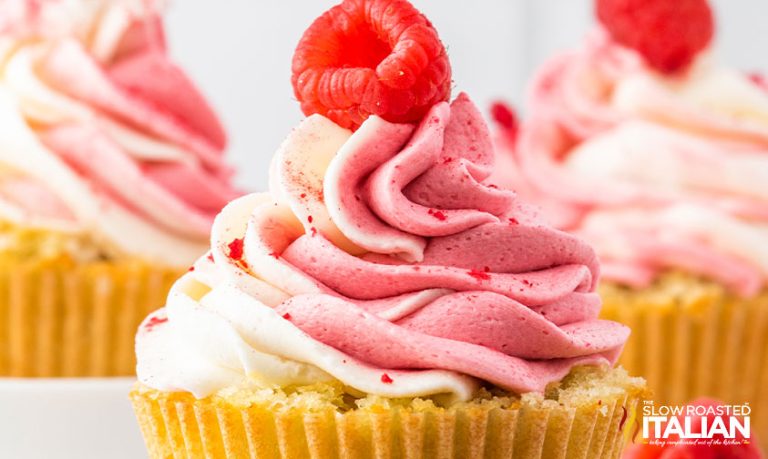 Raspberry Cupcakes Recipe with Buttercream Frosting - The Slow Roasted ...