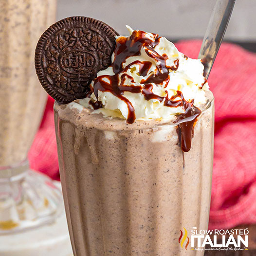 Easy Applebee's Oreo Milkshake Copycat Recipe - The Slow Roasted Italian